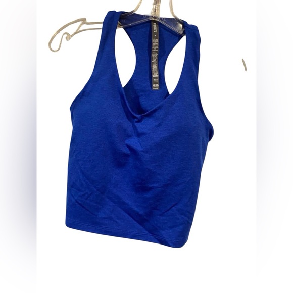 Vuori | Tops | 49 Nwot Vuori Halo Performance Crop Tank 2 Copenhagen ...